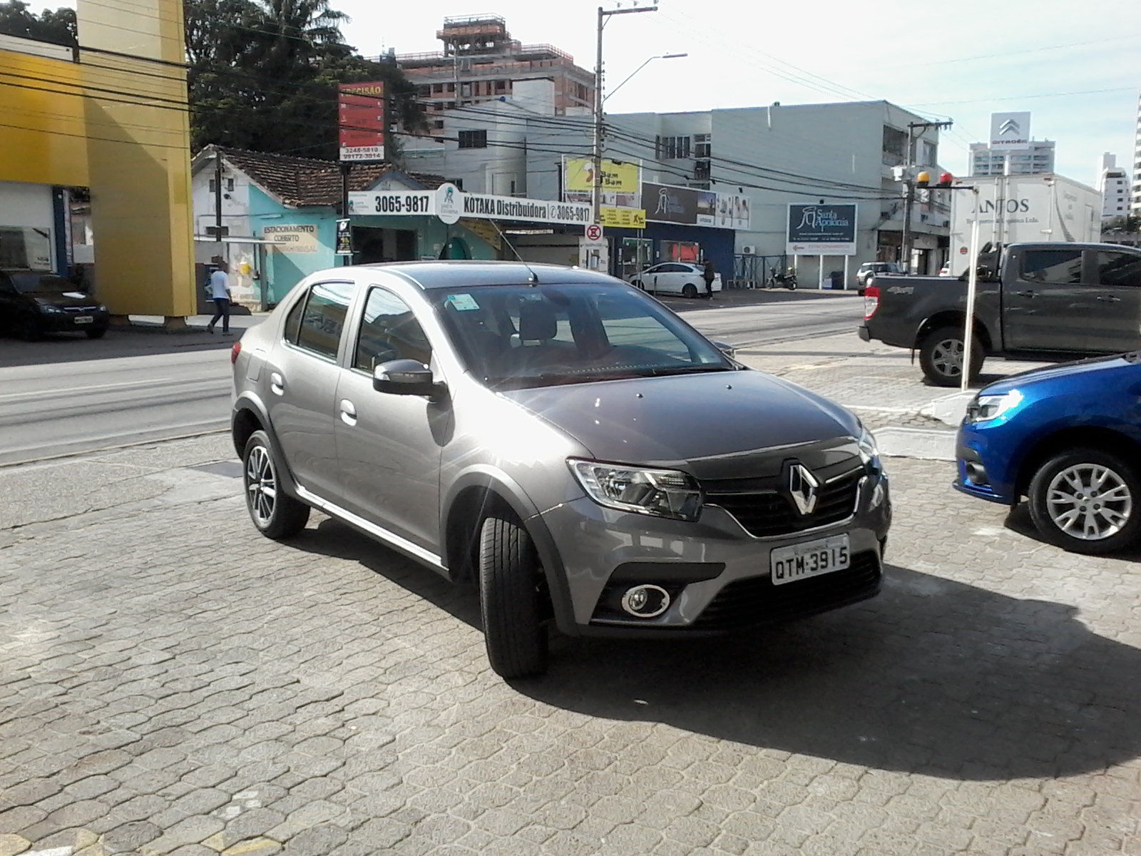 AVALIAÇÃO: RENAULT LOGAN ICONIC 1.6 16V CVT: ADESÃO AO CONFORTO
