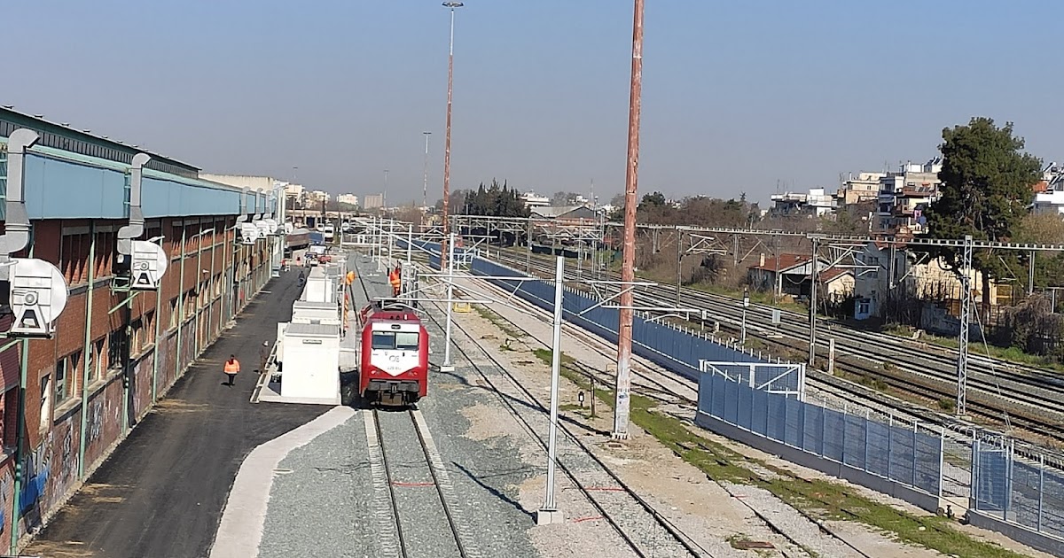 Σιδηροδρομικά Νέα: Ελκτική μηχανή ADTRANZ οδεύει για το πλυντήριο.