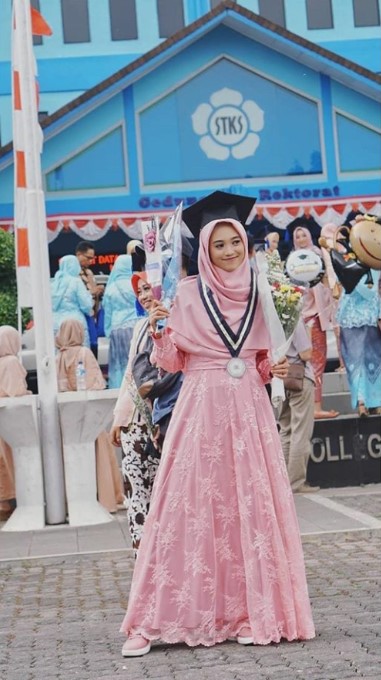 54+ Ide Model Hijab Wisuda Syari, Model Hijab