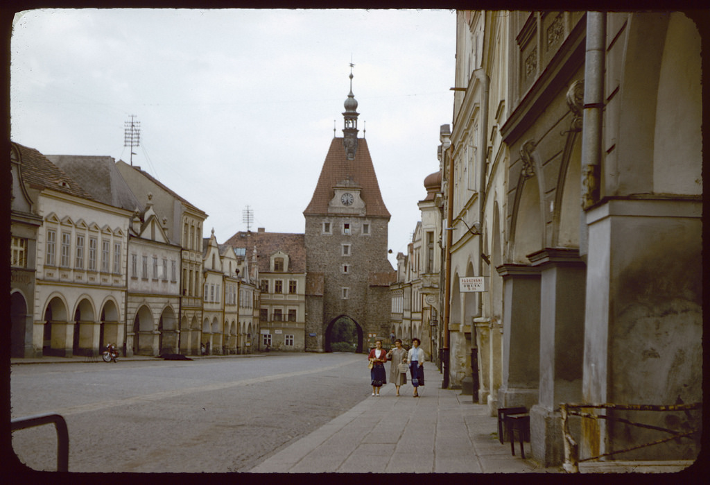 46 Wonderful Color Photographs That Capture Everyday Life in ...