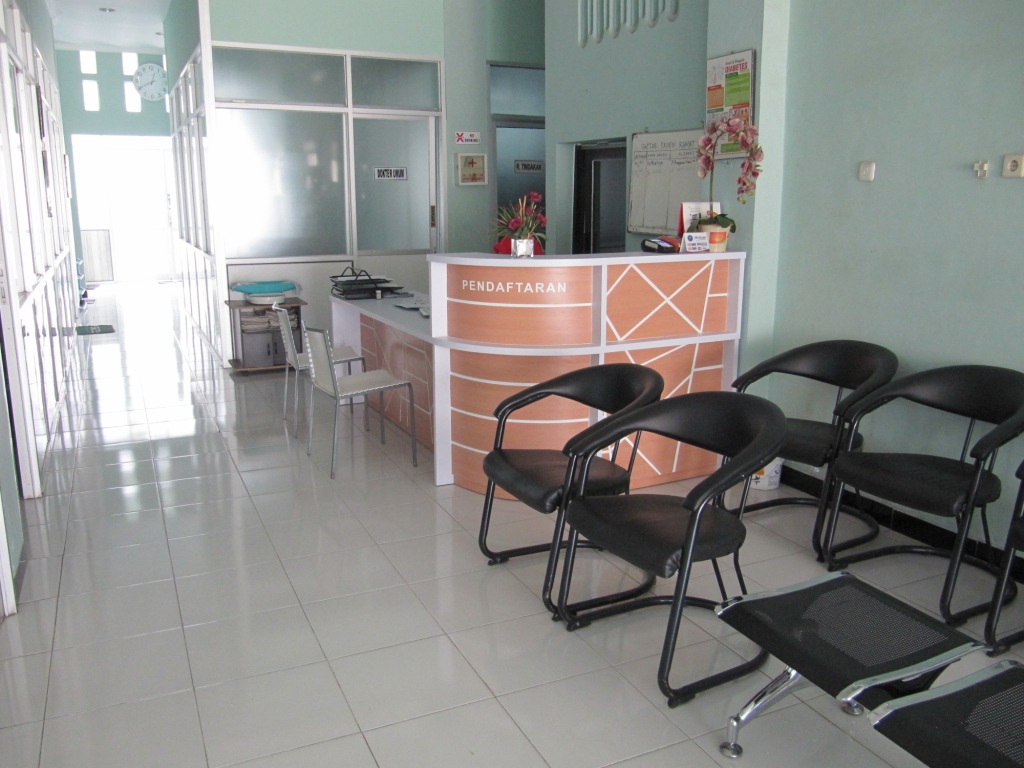 Meja Customer Sevice Untuk Ruang Sempit - Furniture Kantor Semarang ...