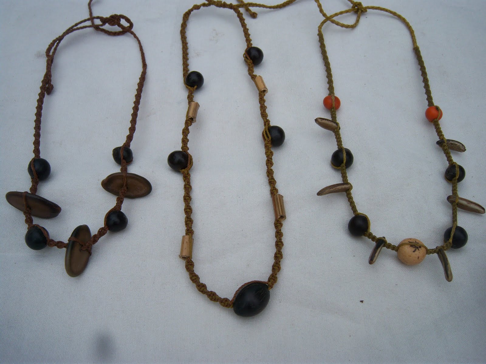 ARTESANÍAS "IN LAK´ECH": Siguen los collares