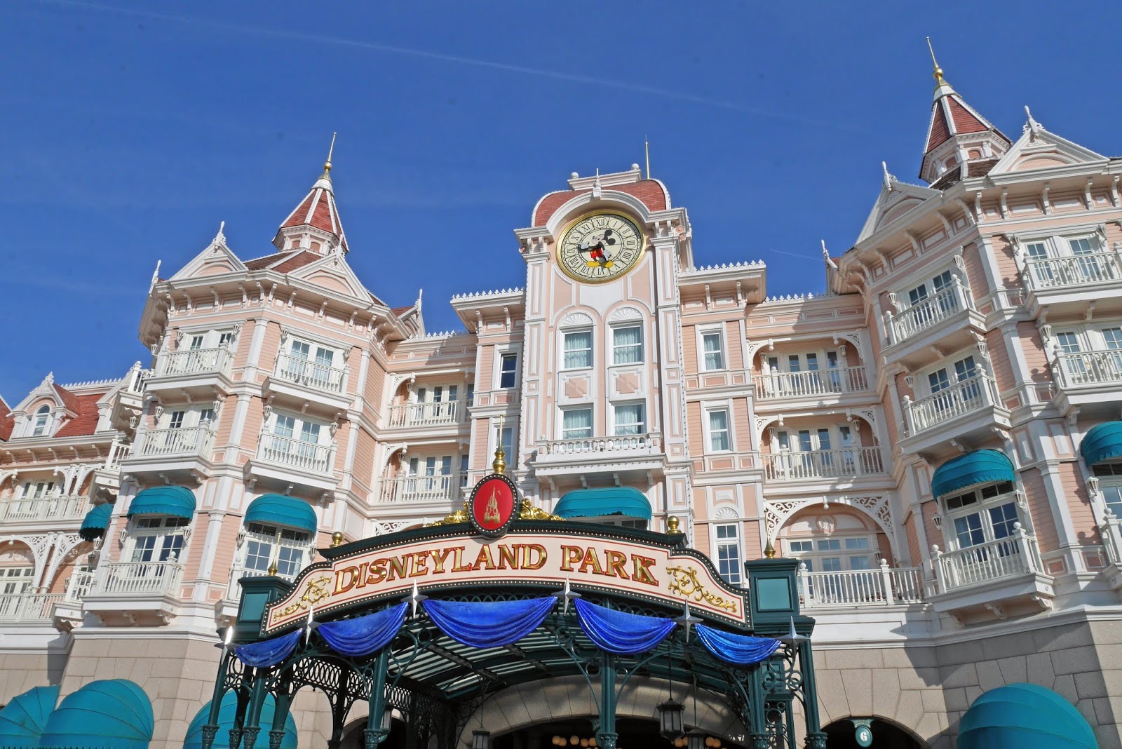 Benefits of taking the Eurostar to Disneyland Paris - Kat Masterson