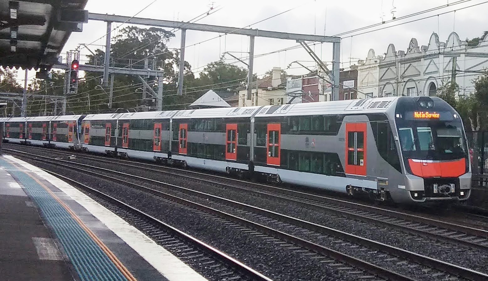 Railway News and Photos with David Arkwright: The NSW TrainLink D sets ...