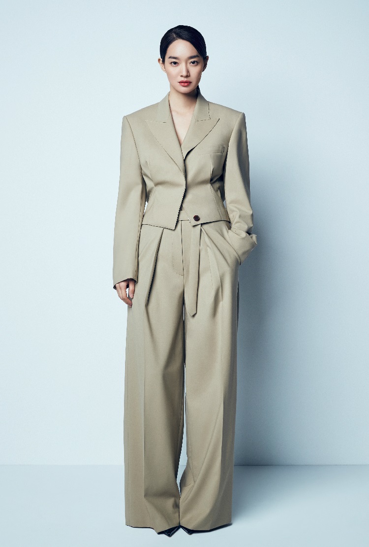 Shin Min-ah, a suit collection and dress that expresses a woman's ...