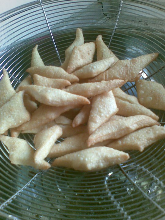 WARNA-WARNA KEHIDUPAN: GEGETAS PEDAS