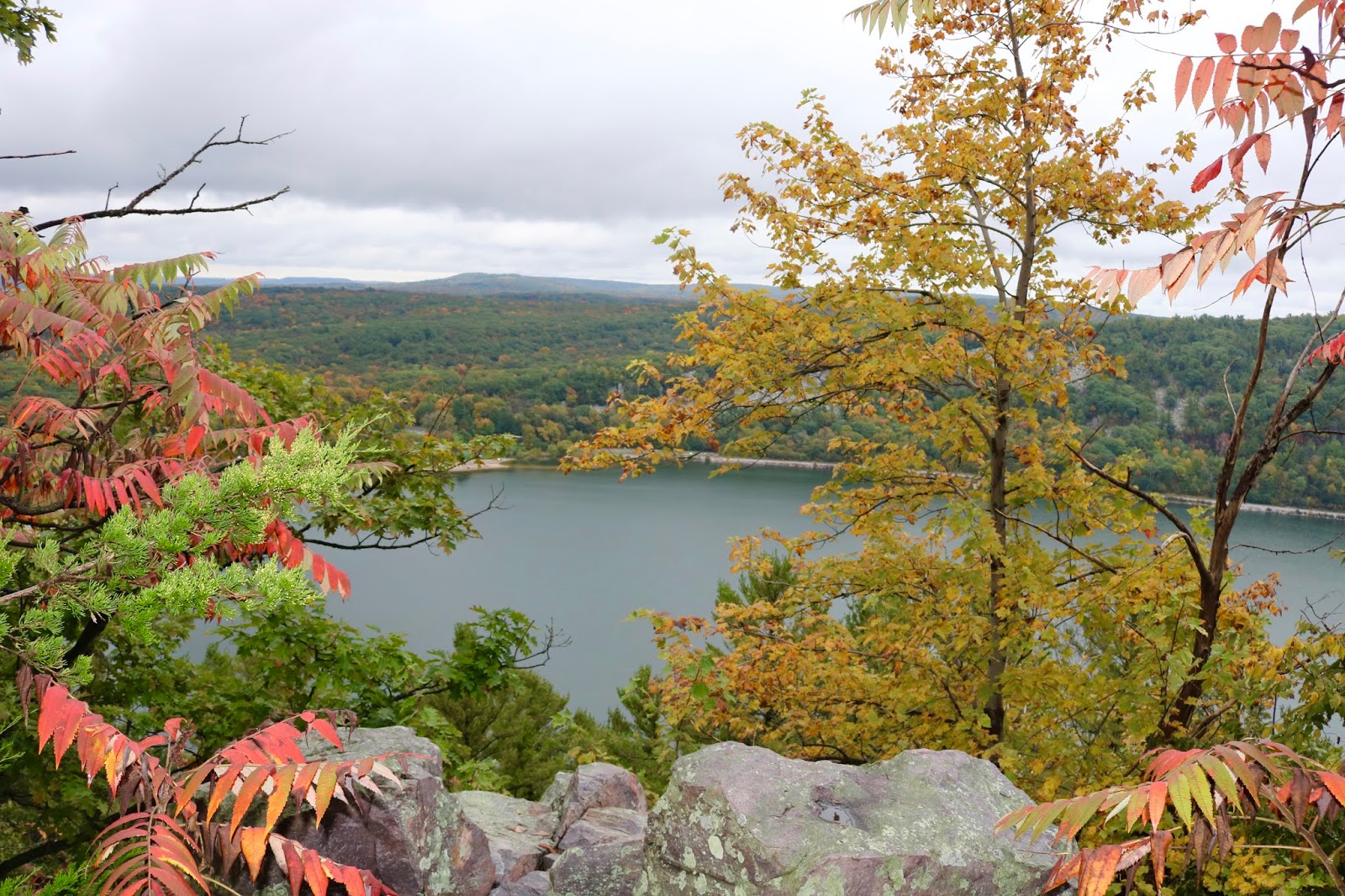 Amy's Creative Pursuits: Hiking In Devil's Lake State Park, Wisconsin