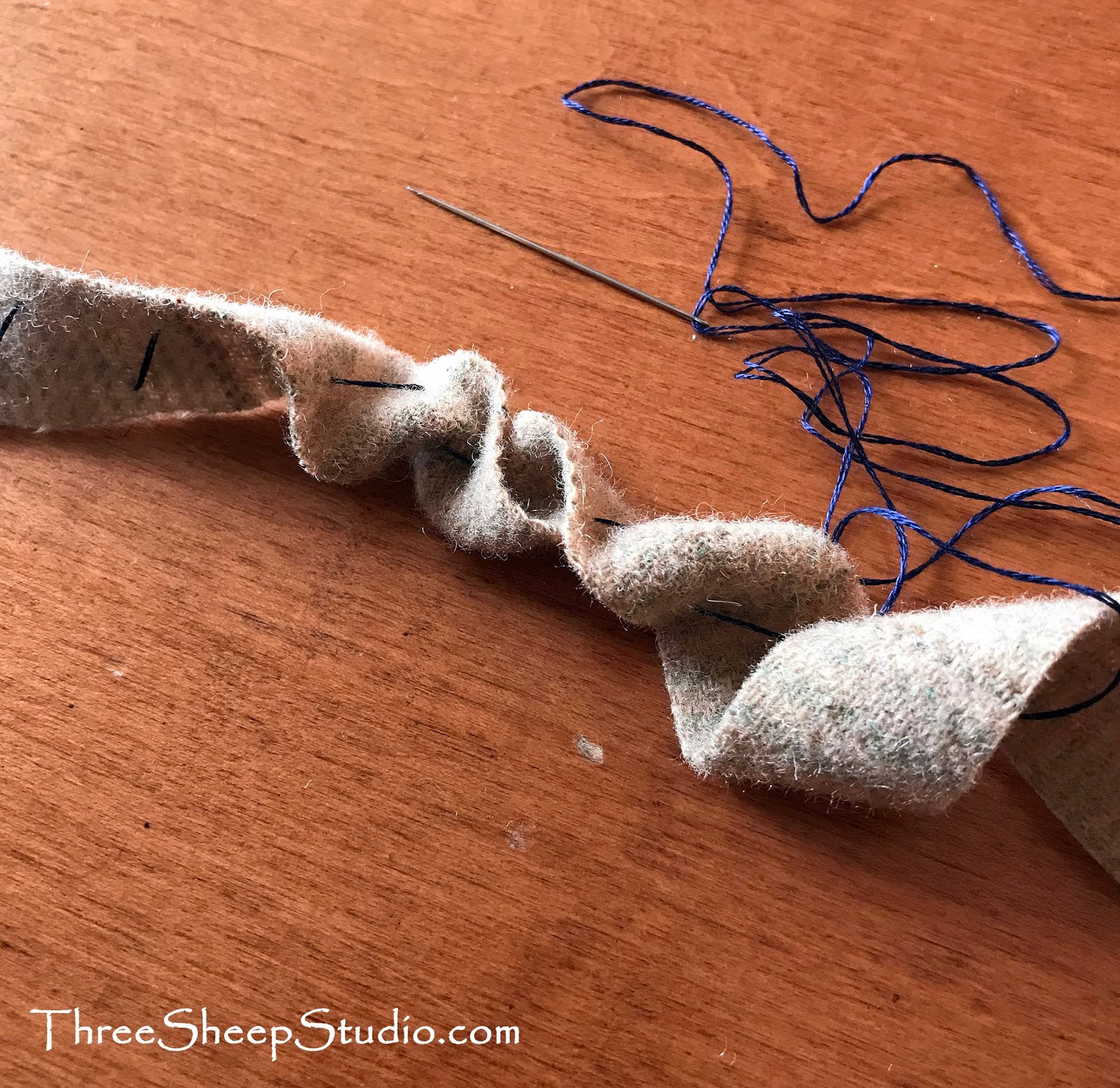 Three Sheep Studio: How To Make Wool (or Ribbon) Ruching...
