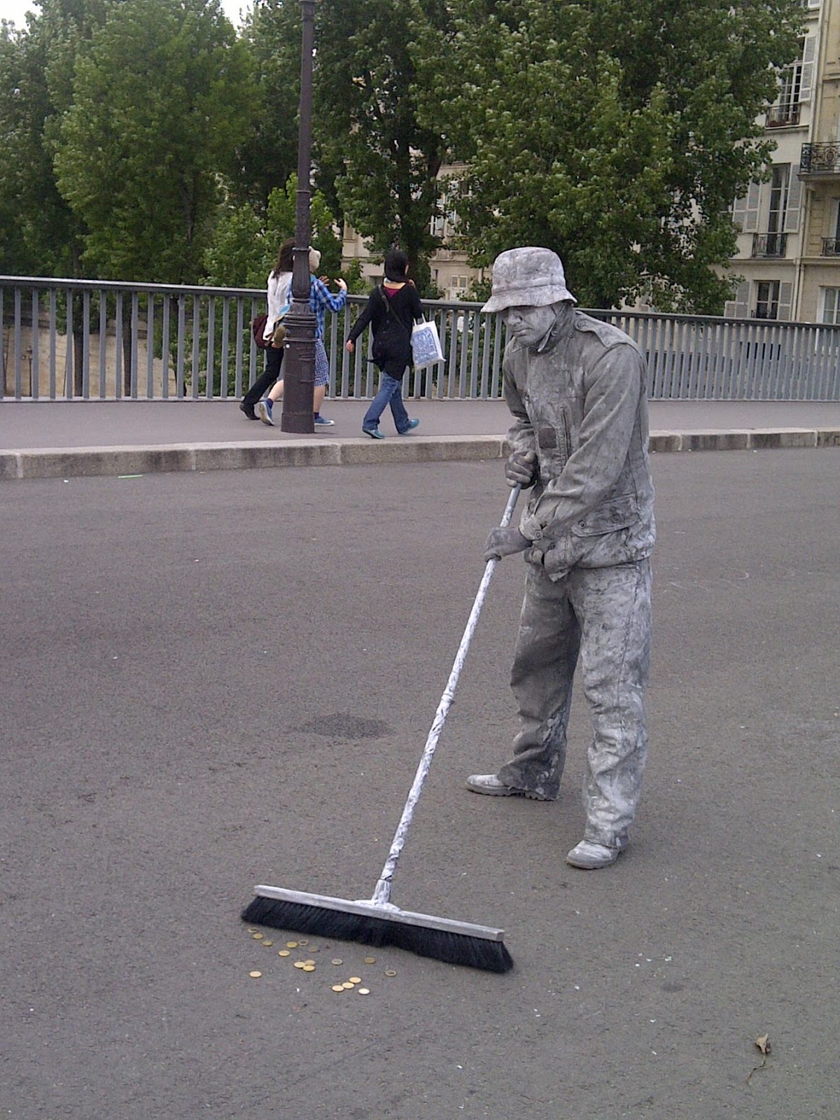 Square Sparrow: Square Sparrow Flies to the Land of Piaf