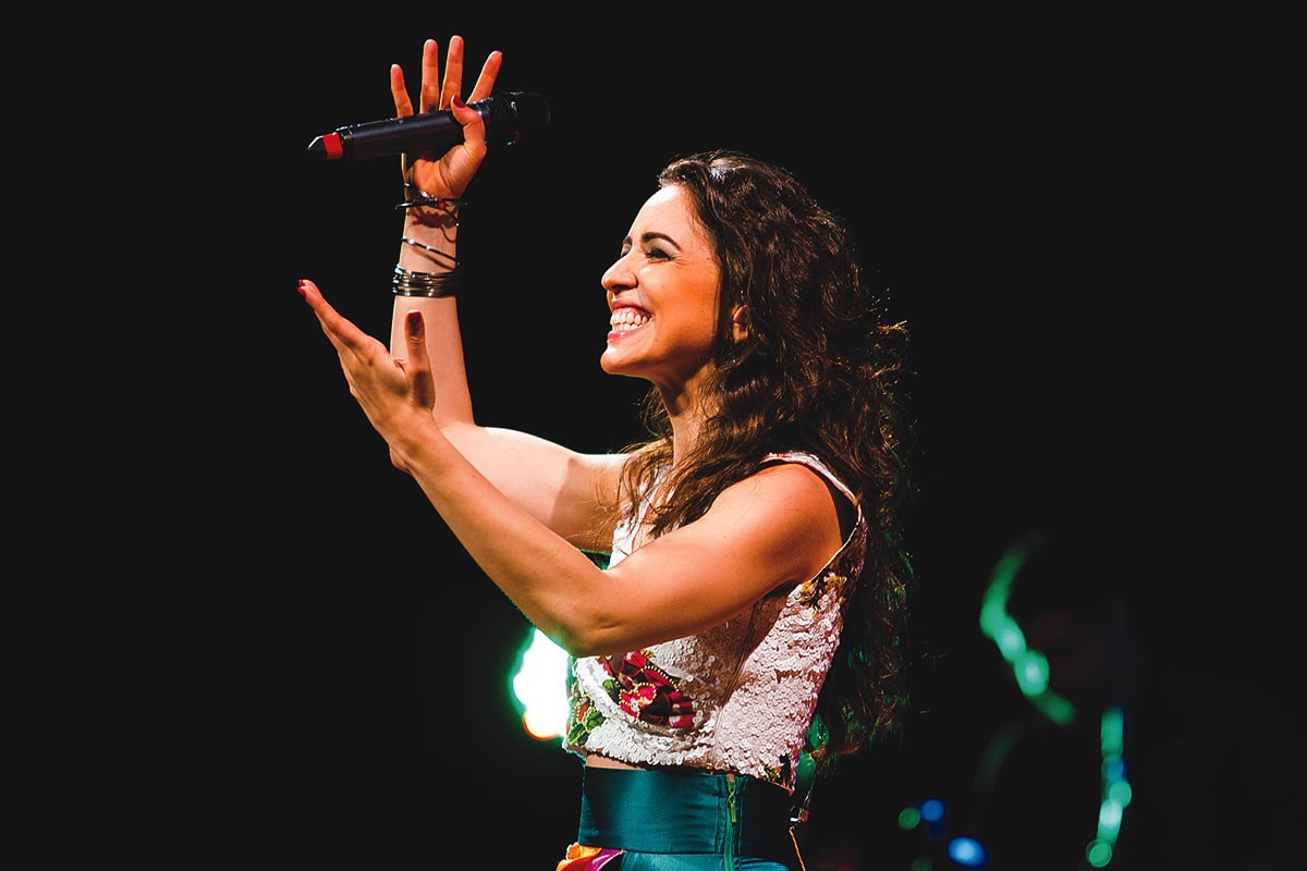 CLUBE DA MPB: "Hoje com 32 anos, Roberta Sá é uma artista madura, que ...