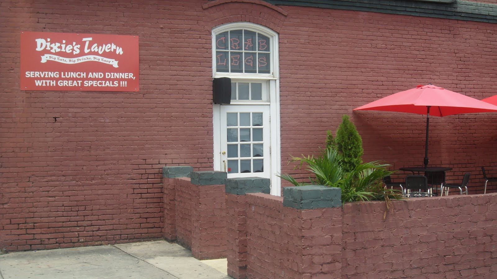 30 Bars in 30 Days: Young professionals unwind at Dixie's