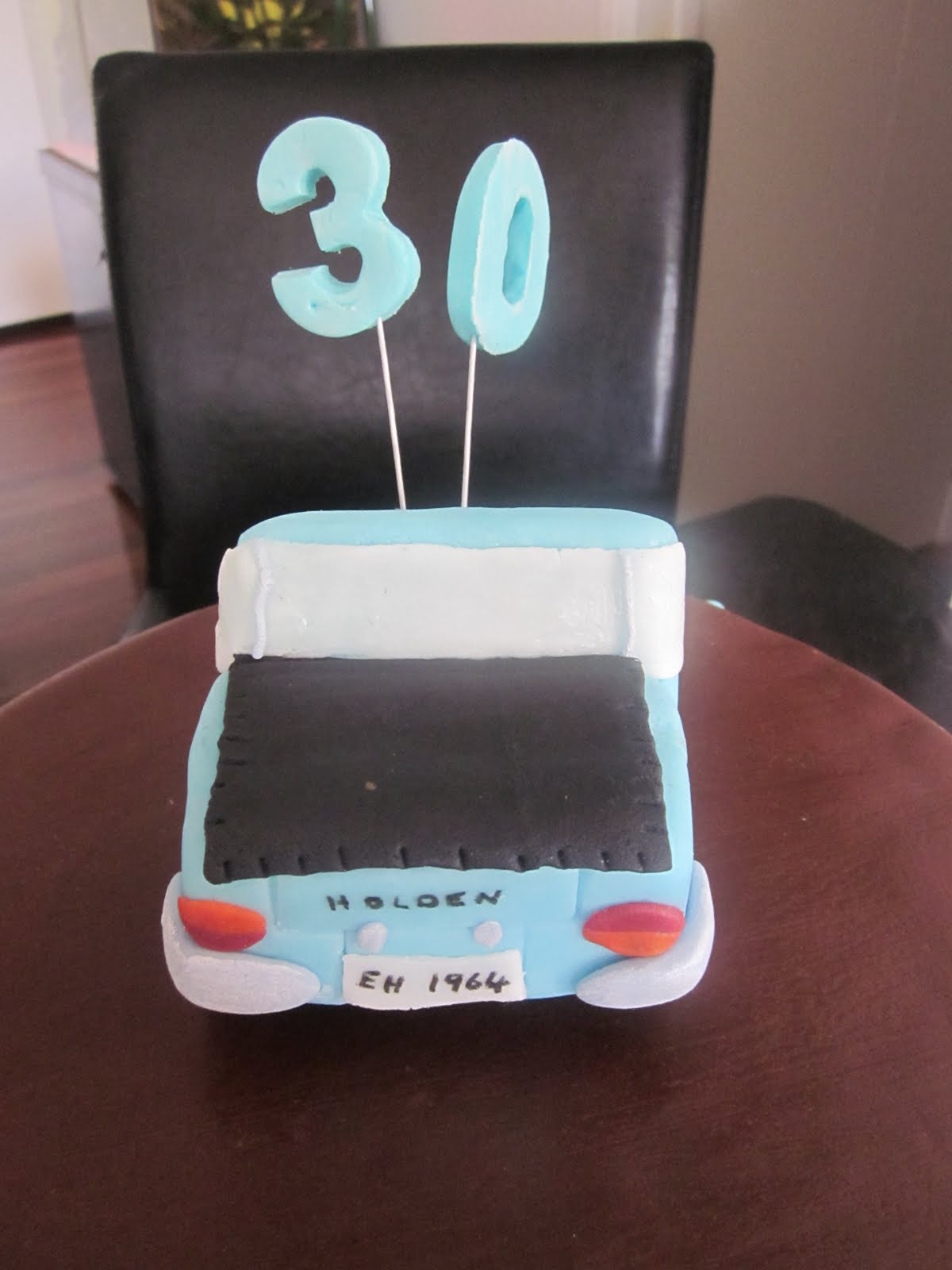 Deb's Cakes and Cupcakes: Males 30th Birthday Cake