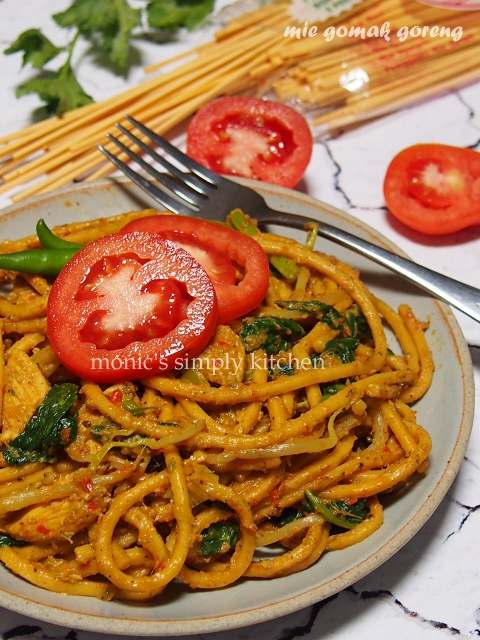 Mie Gomak Goreng | Monic's Simply Kitchen