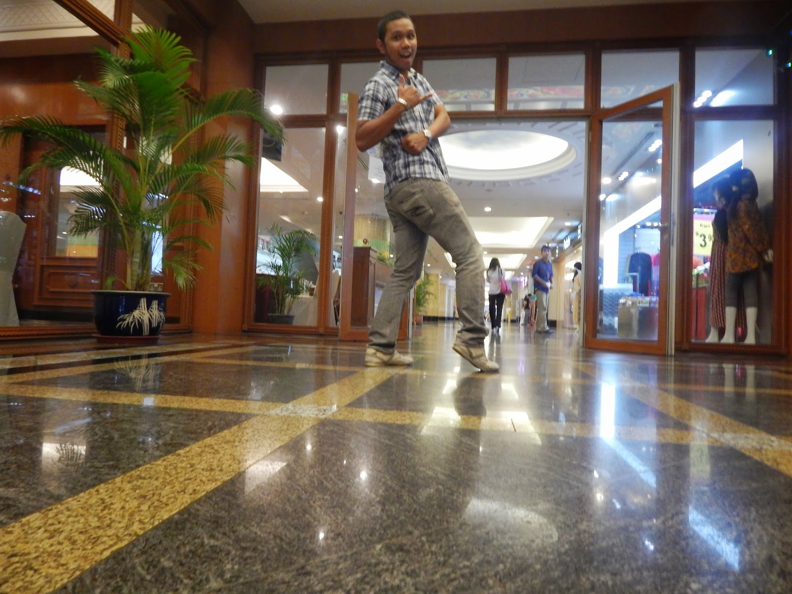 The Amazing place in BRUNEI DARUSSALAM : Shopping Complex Mall Gadong