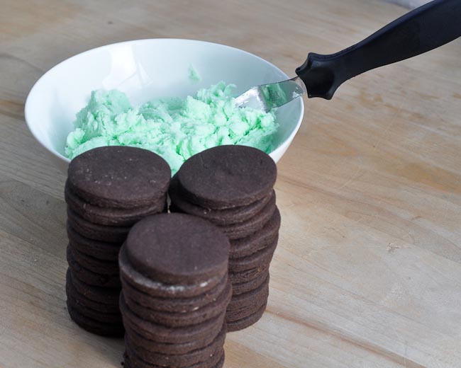 Beki Cook's Cake Blog: Chocolate-Mint (Grasshopper) Cookies {Recipe}