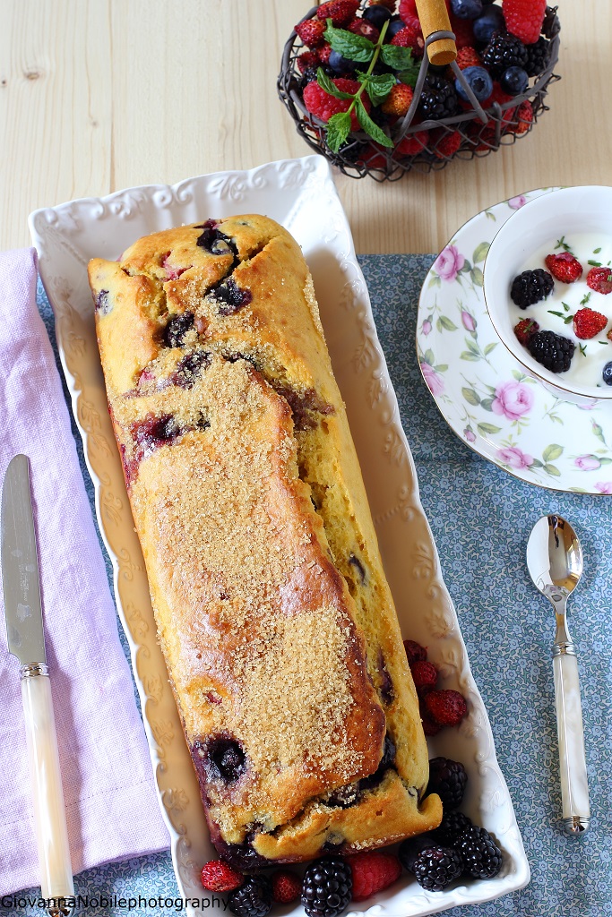 Cake ai frutti di bosco con crema allo yogurt, frutti di bosco ...