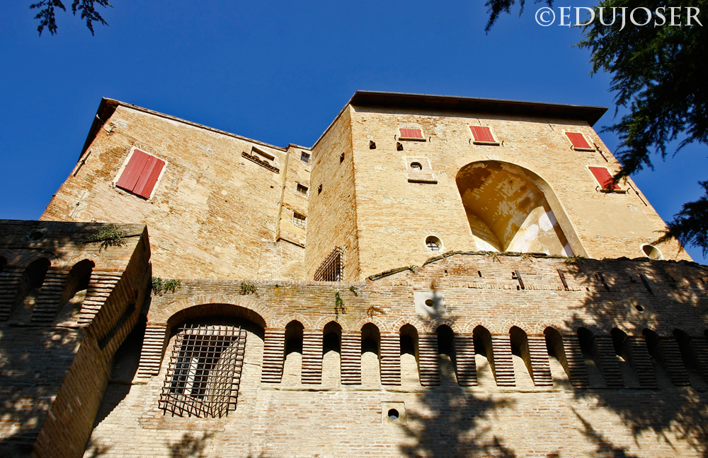 EDUJOSER: CASTILLO DE DOZZA (Italia)