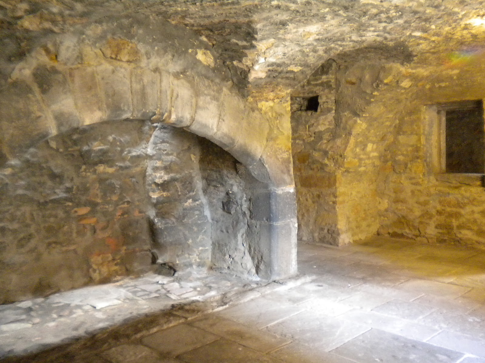 Groteskology: Capture The Castle: Part One