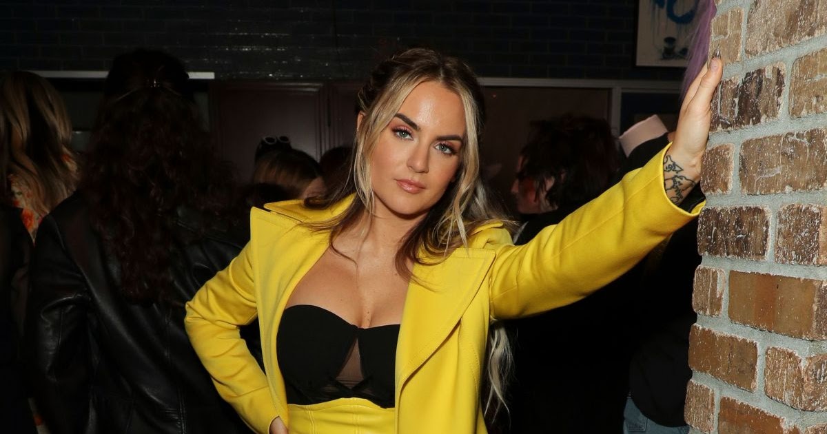 Jojo Levesque | Busty Busty