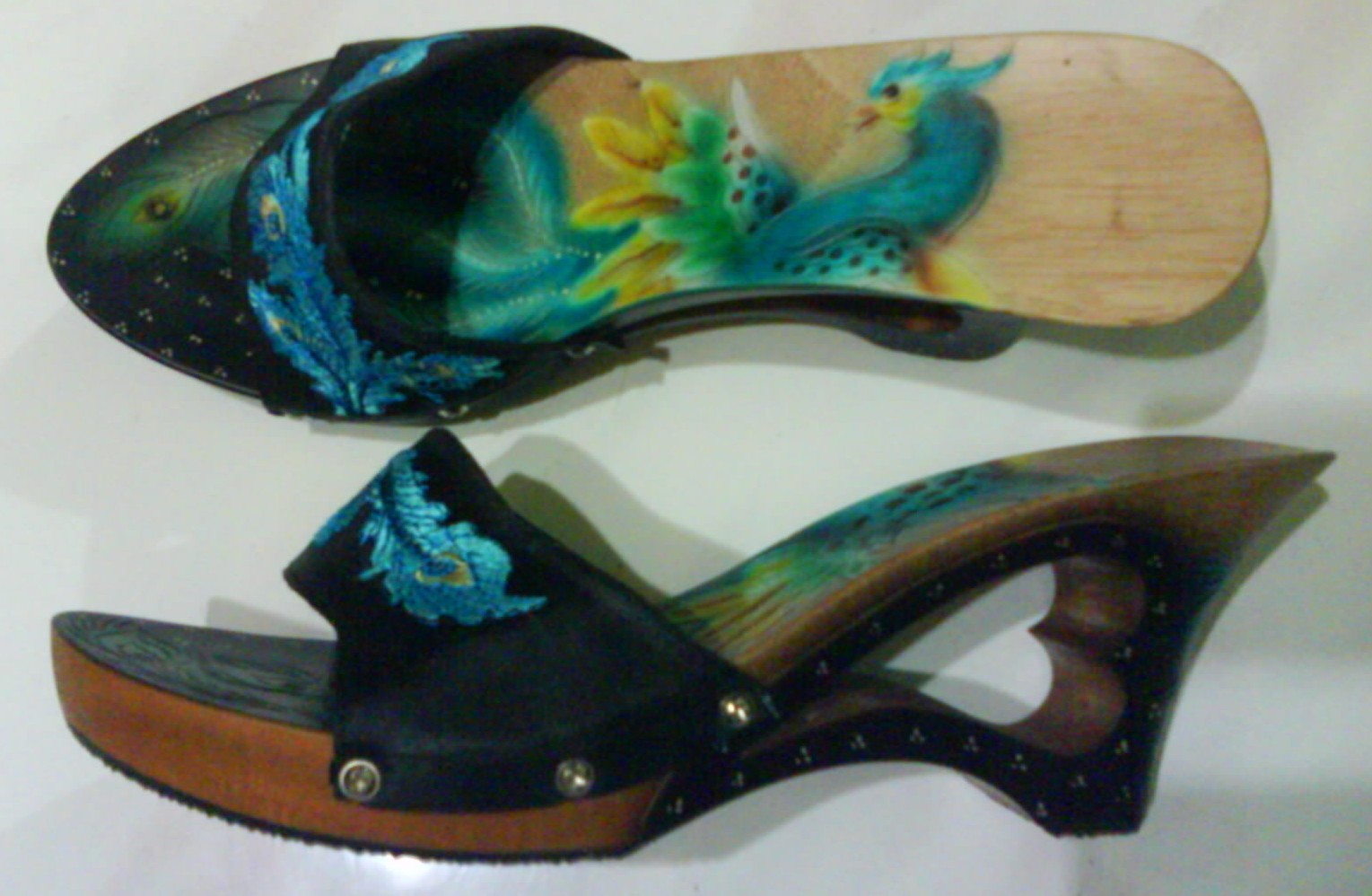 IKM Kota Tasikmalaya: Kelom Geulis~Sandal Kayu Cantik