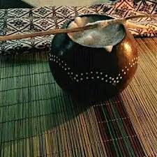 Igobongo Elimhlophe Ledlozi ~ Amaphupho Nezincazelo