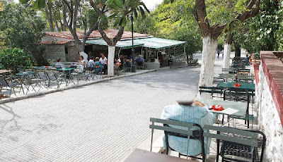 Το καφενείο των ποιητών στο Κολωνάκι - ΛΥΚΑΒΗΤΤΟΣ
