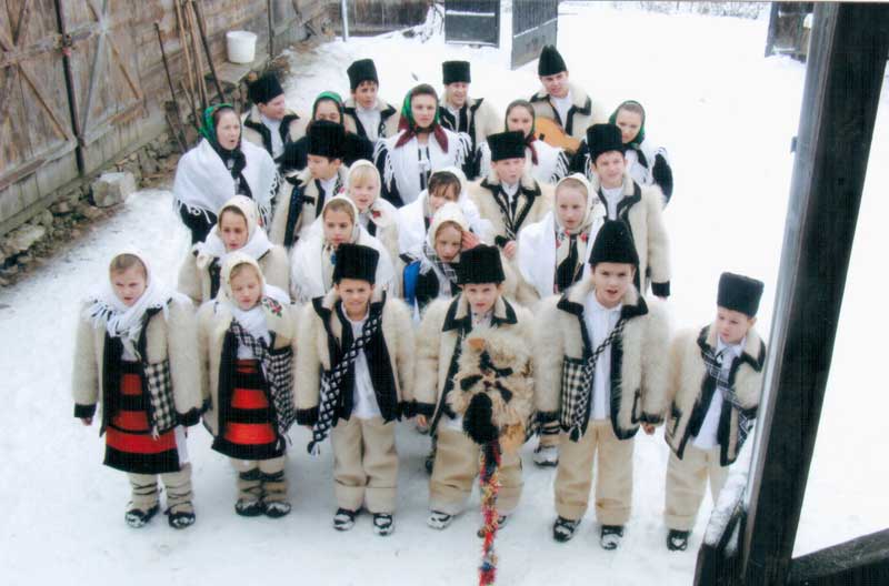 Cum să-i fereşti de pericole pe copii când merg la colindat...