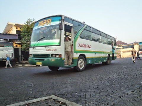Kumpulan Foto Bus Bumel AKDP dan AKAP Yang Melintas Kebumen