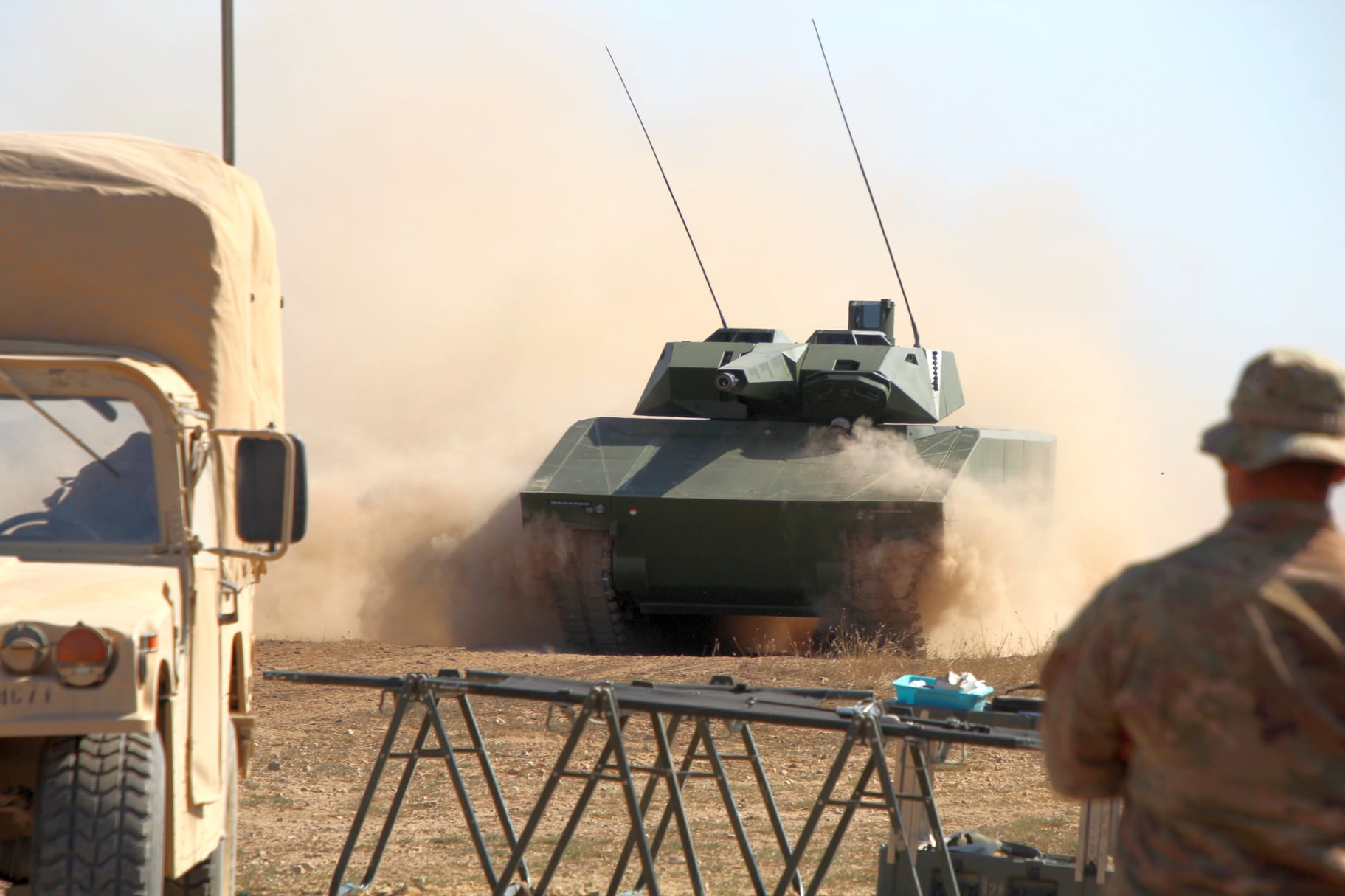 The Dead District: Rheinmetall Lynx IFV demonstration in Hungary