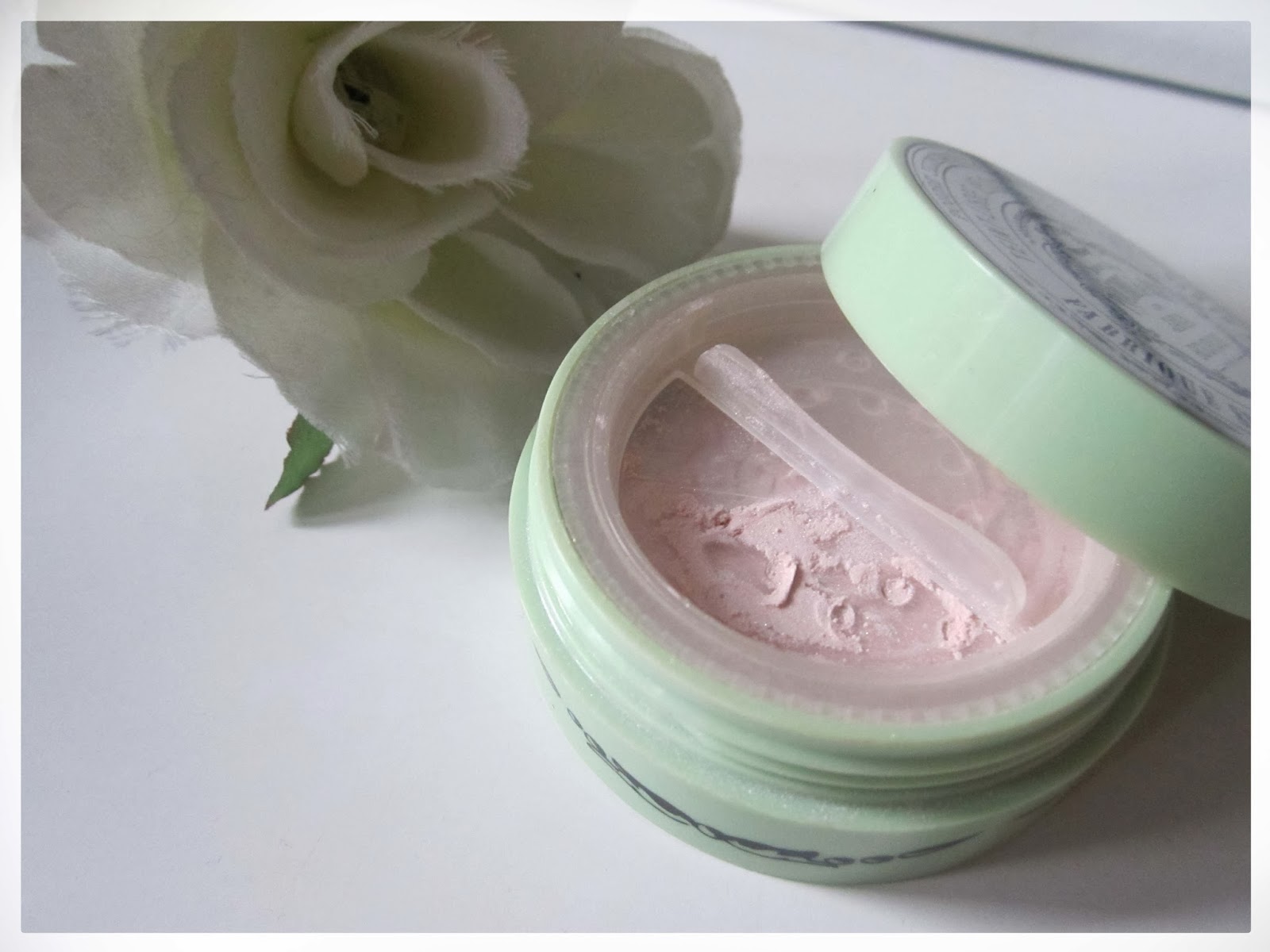Bourjois Java Rice Loose Illuminating Powder Review - Slurp Social