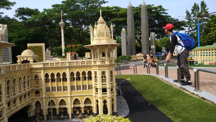 Miniatur Landmark Negara-Negara Asia di Miniland, Legoland Malaysia ...