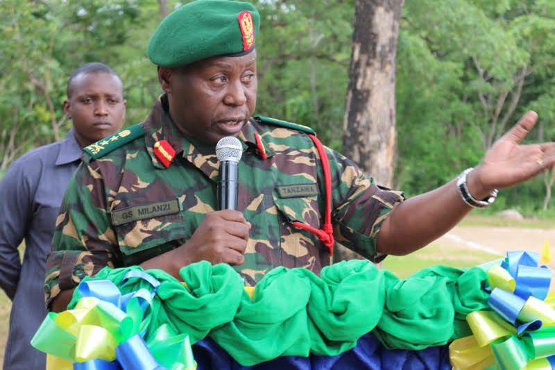 KATIBU MKUU WA WIZARA YA MALIASILI NA UTALII ,MAJ.GEN MILANZI AWAONYA WAHITIMU WA MAFUNZO YA ...