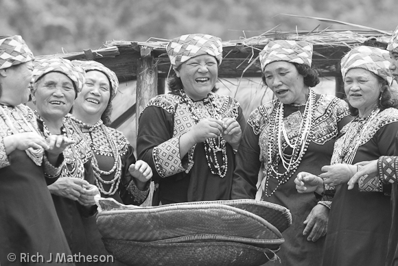 FolkCostume&Embroidery: Costumes of the Indigenous Taiwanese Peoples ...