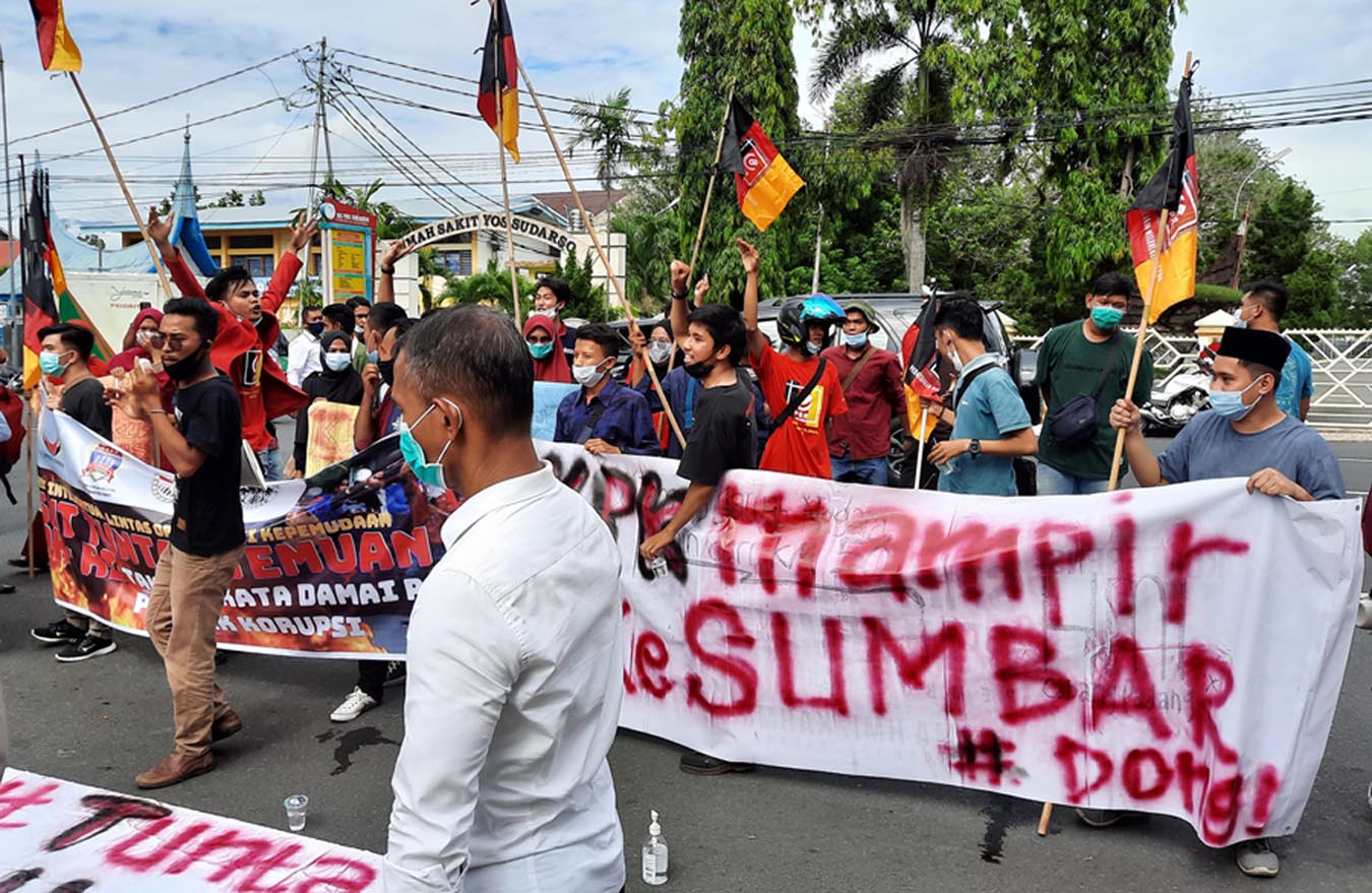 Demo Mahasiswa: Usut Tuntas Dugaan Penyelewengan Dana Covid-19 - Swapena Demo Mahasiswa: Usut Tuntas Dugaan Penyelewengan Dana Covid-19 - Swapena