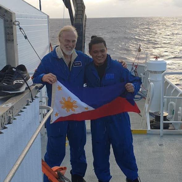Pinoy makes history after reaching third deepest spot on Earth