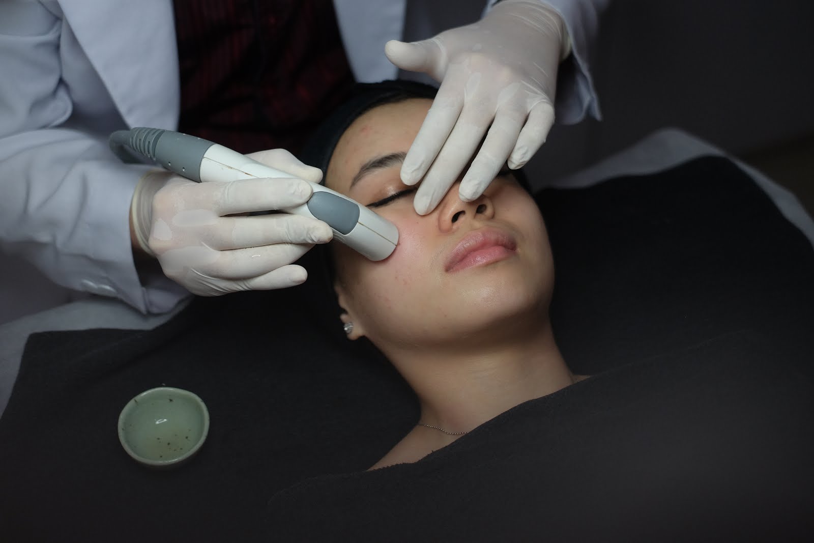 My First Facial Experience at HAR Derma Solution - Stevie Wong