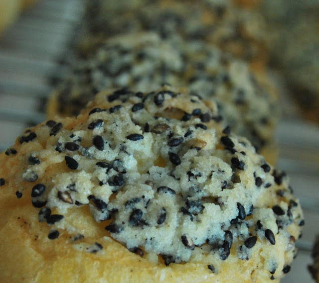 Black Sesame & Vanilla Cookies Top Choux Pastry