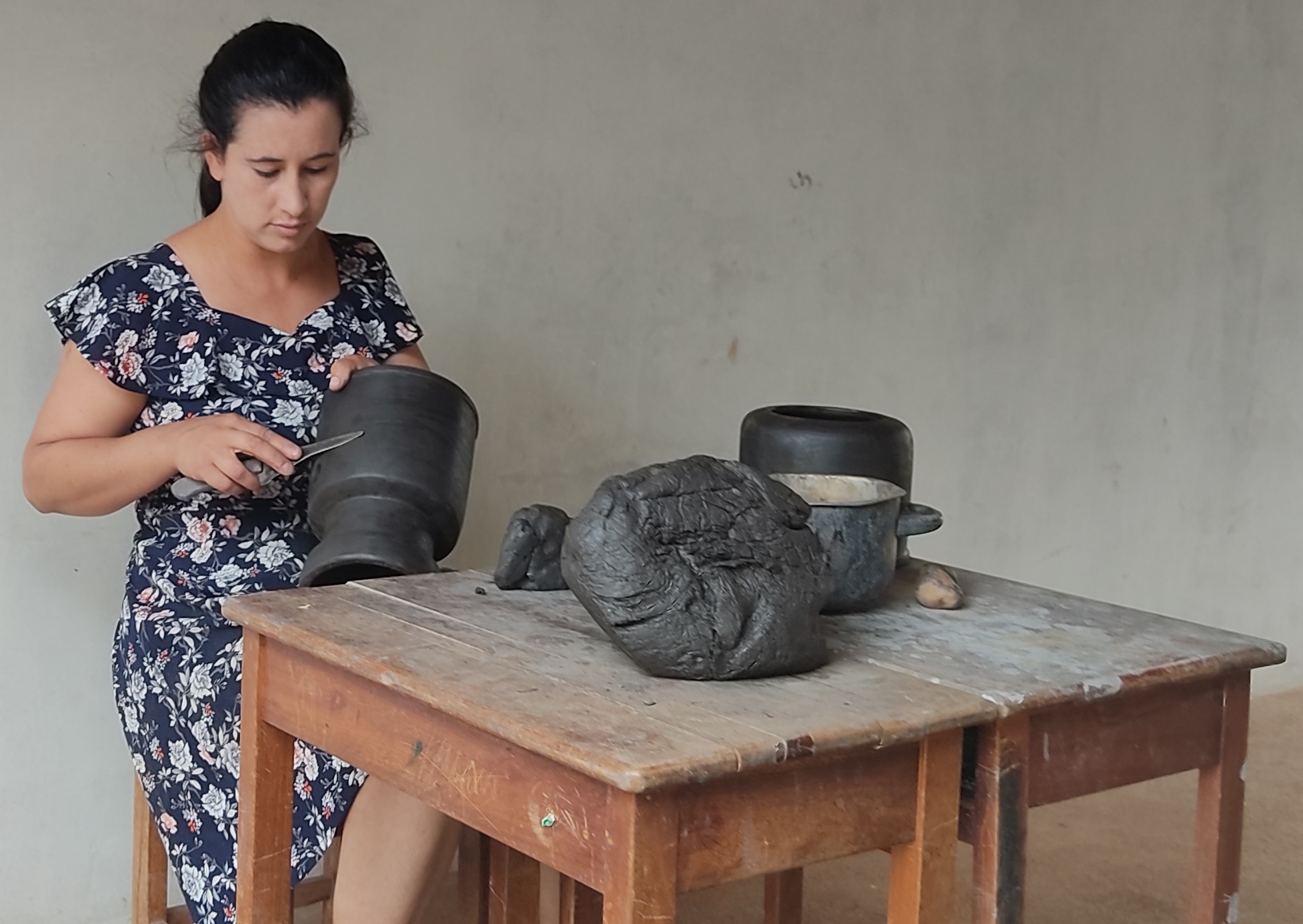 As mãos que transformam o barro, em arte ~ Conheça Minas