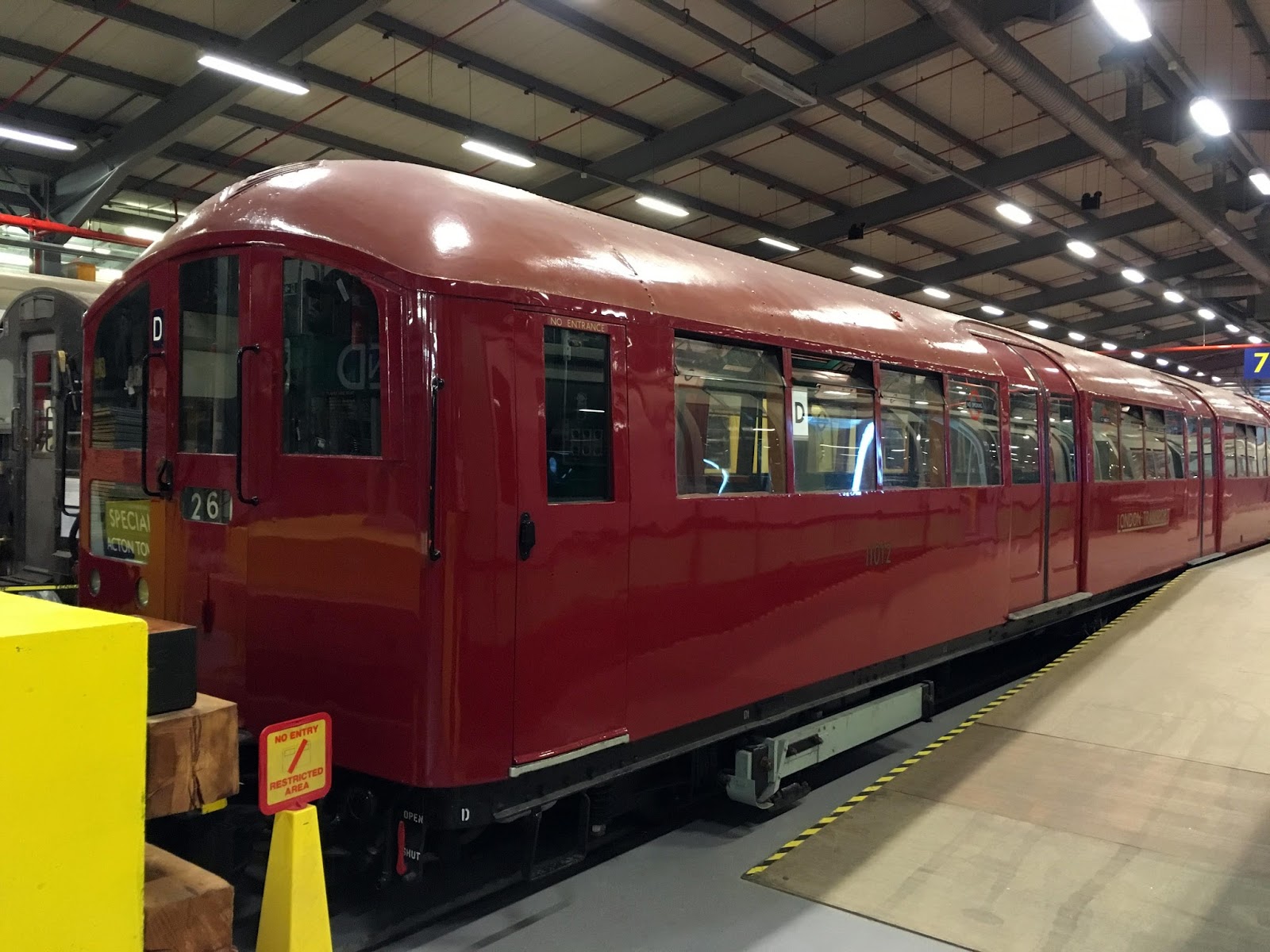 British Diesels and Electrics: London Underground 1938 Tube Stock