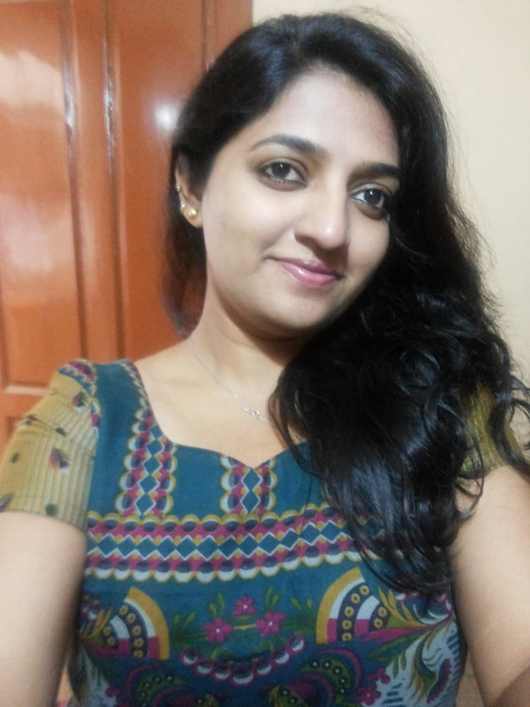 Hot Desi Leaks Download And Watch Hot Exclusive Videos And Photos For Free