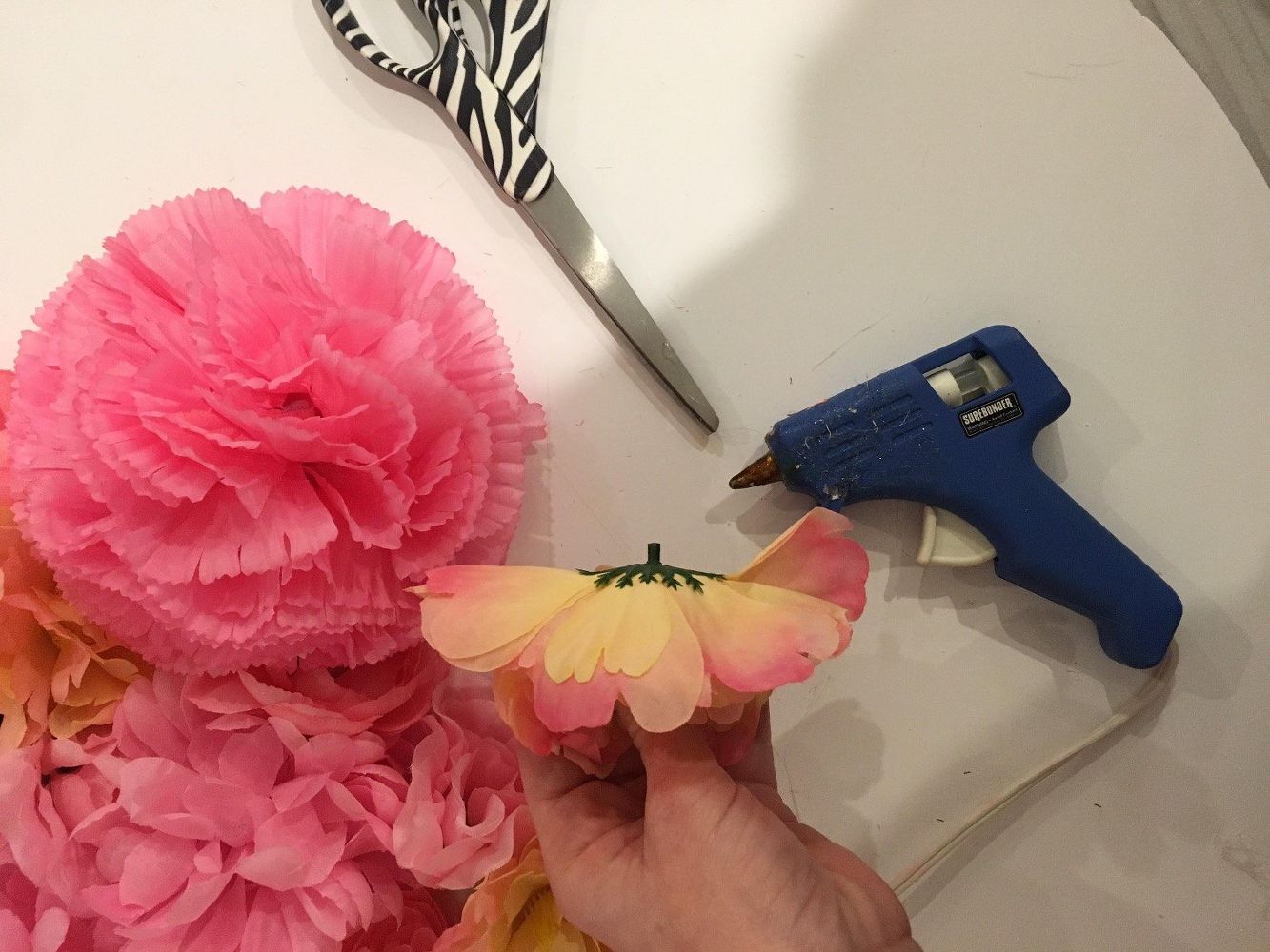 Beautiful DIY Minnie Mouse Flower Arrangement | Celebration Stylist ...