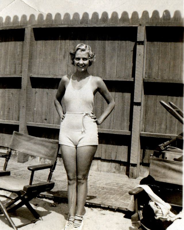 33 Found Snapshots of Glamorous Girls in the Early 20th Century ~ Vintage Everyday