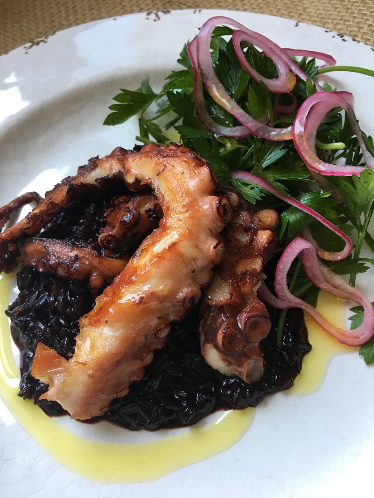 Comidas & Rumos: POLVO GRELHADO COM ARROZ NEGRO