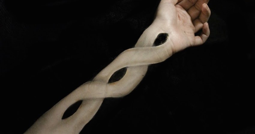 Kinkx: Optical illusion twisted hand makeup tutorial