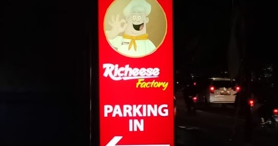 Revisual Neon Box Parkir Sign Richeese Outlet Sudirman Semarang