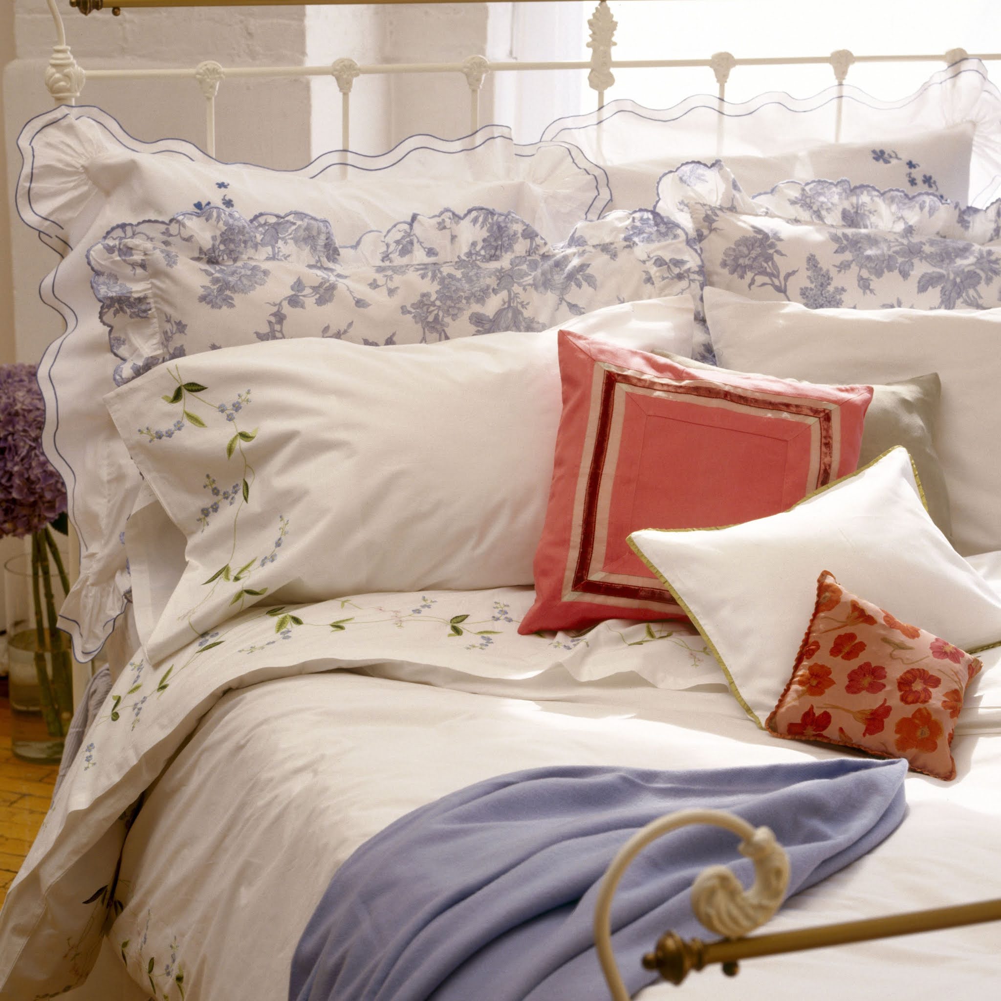 Cottage Style Bed - Bedroom Decor