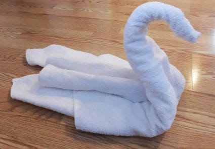 towel origami swan ~ origami instructions art and craft ideas