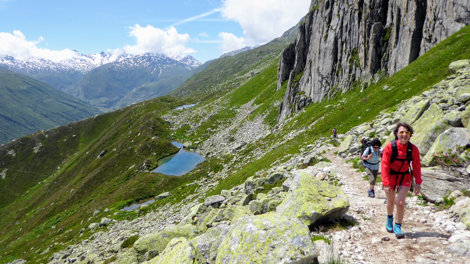 Auf dem Furka-Höhenweg von Realp nach Andermatt (UR) – Wandern mit Freunden