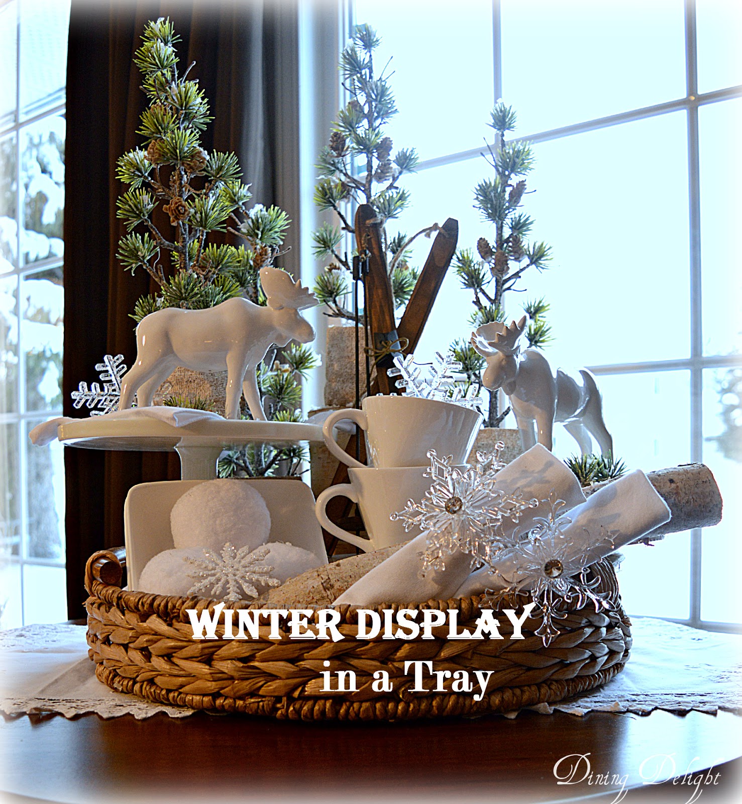 Dining Delight: Winter Display in a Tray