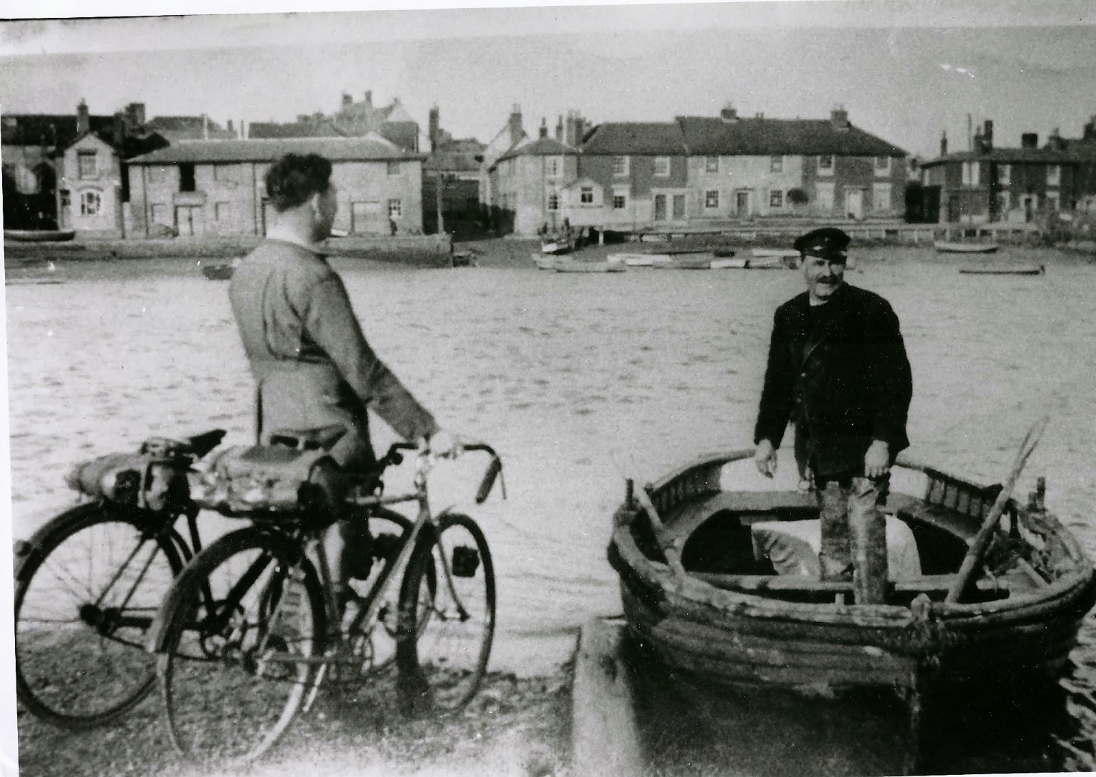 wivenhoe Heritage.: Are you sure i can get two bikes in that boat